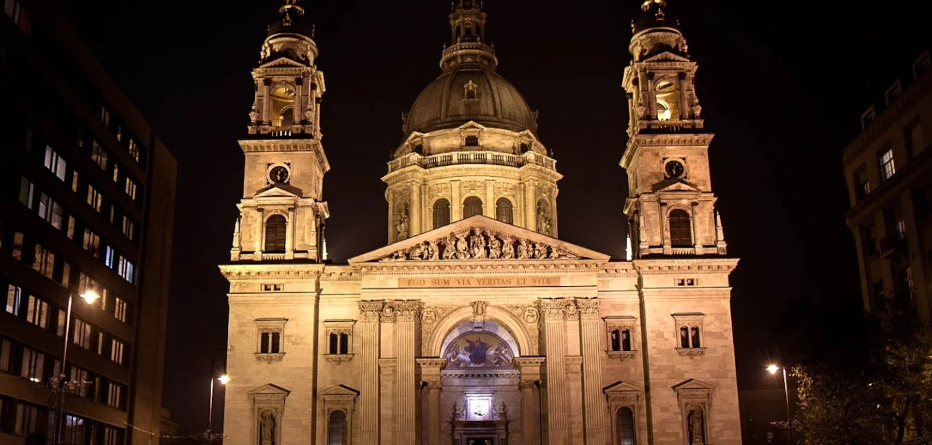 Airport Taxis: Easy Transfers & Laser Show in Budapest