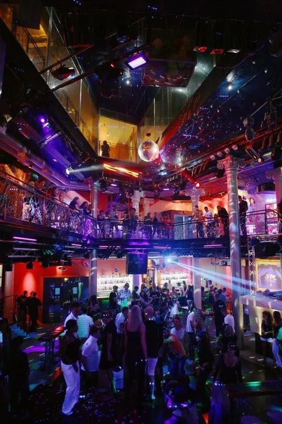Cooky's Nightclub: Frankfurt's Electrifying Oasis | Airport Taxi