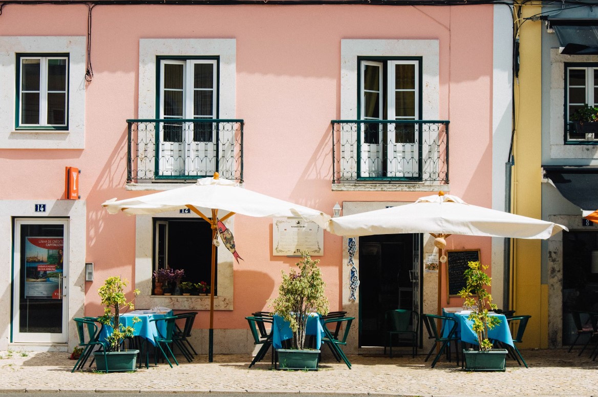 Portugalin yöelämä 2025 | Klubit & siirrot lentokenttätakseilla