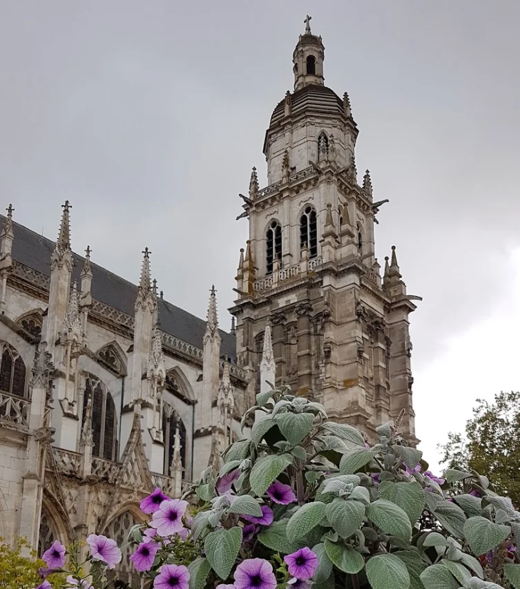 Evreux: Normandy's Hidden Gem - Easy Arrival | Airport Taxi